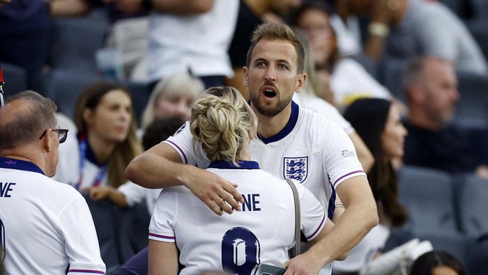 Momen Menyentuh Hati di Laga Denmark Vs Inggris Momen Menyentuh Hati di Laga Denmark Vs Inggris