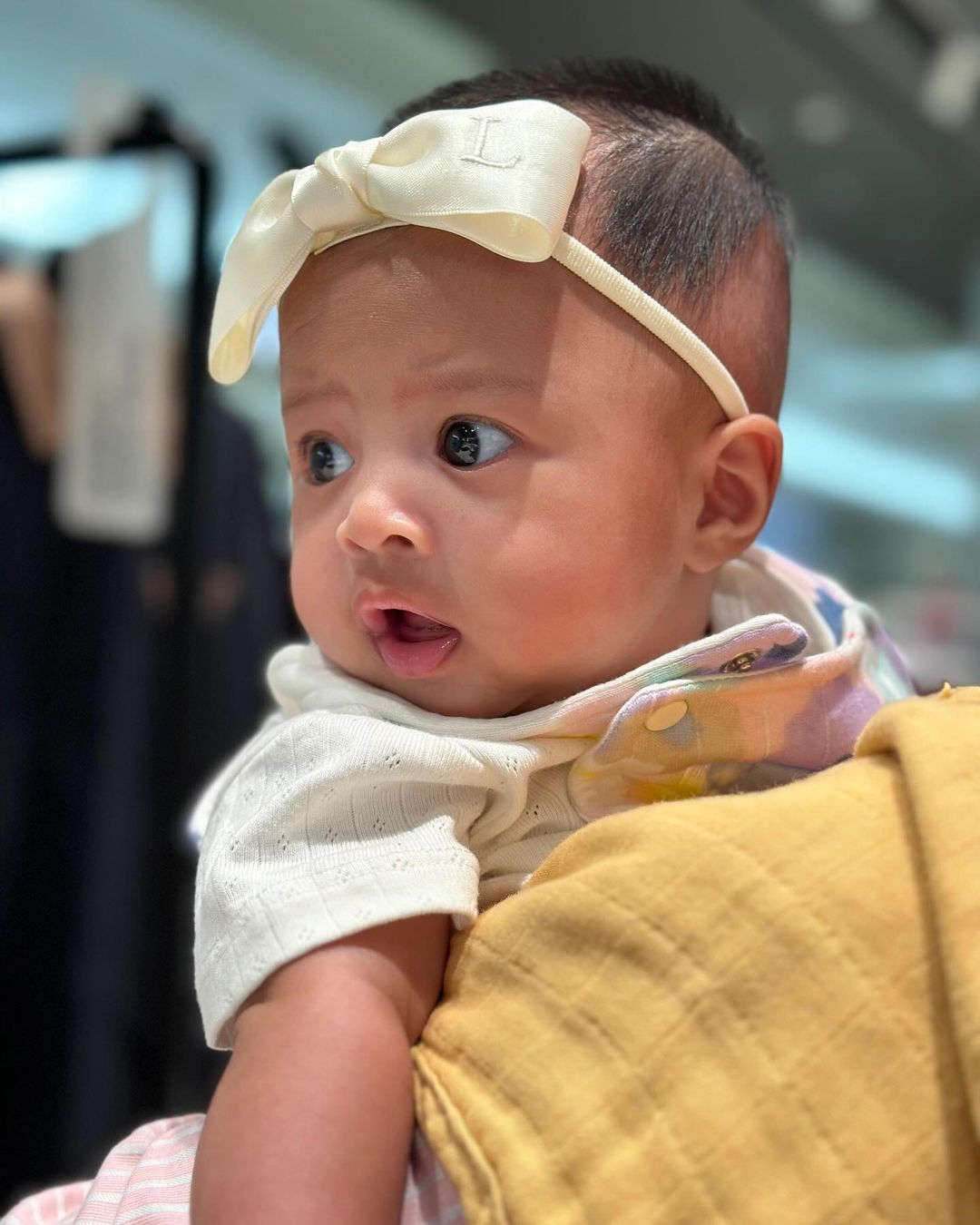 Sempat Dirahasiakan, Ini 7 Potret Wajah Baby Lily Disebut Mirip Raffi ... Sempat Dirahasiakan, Ini 7 Potret Wajah Baby Lily Disebut Mirip Raffi ...