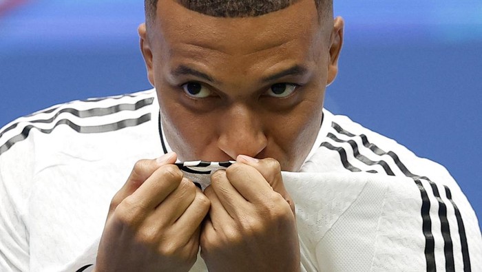Momen Mbappe Resmi Diperkenalkan Real Madrid Sebagai Pemain Baru