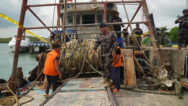 RI Tangkap 9 Nelayan Vietnam Terbukti Maling Ikan 1 Ton di Natuna