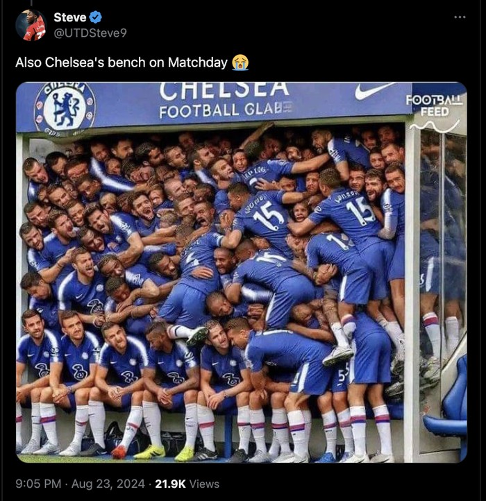 Meme Penampakan Ruang Ganti Chelsea... yang Ramai Sekali!