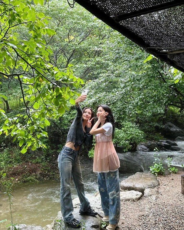 Seulgi Red Velvet dan Jisoo BLACKPINK Bagikan Momen Liburan Musim Panas Bersama