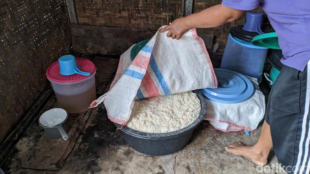 Brem, Minuman Beralkohol Tradisional dari Desa Adat Bayan Lombok