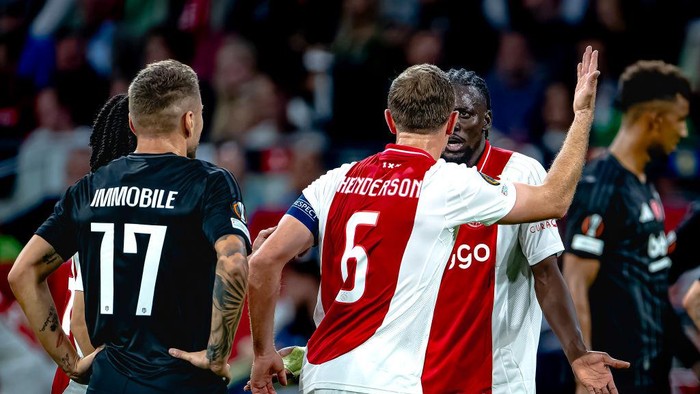 Momen Panas Jordan Henderson Ngomelin Rekan Sendiri hingga Dilerai