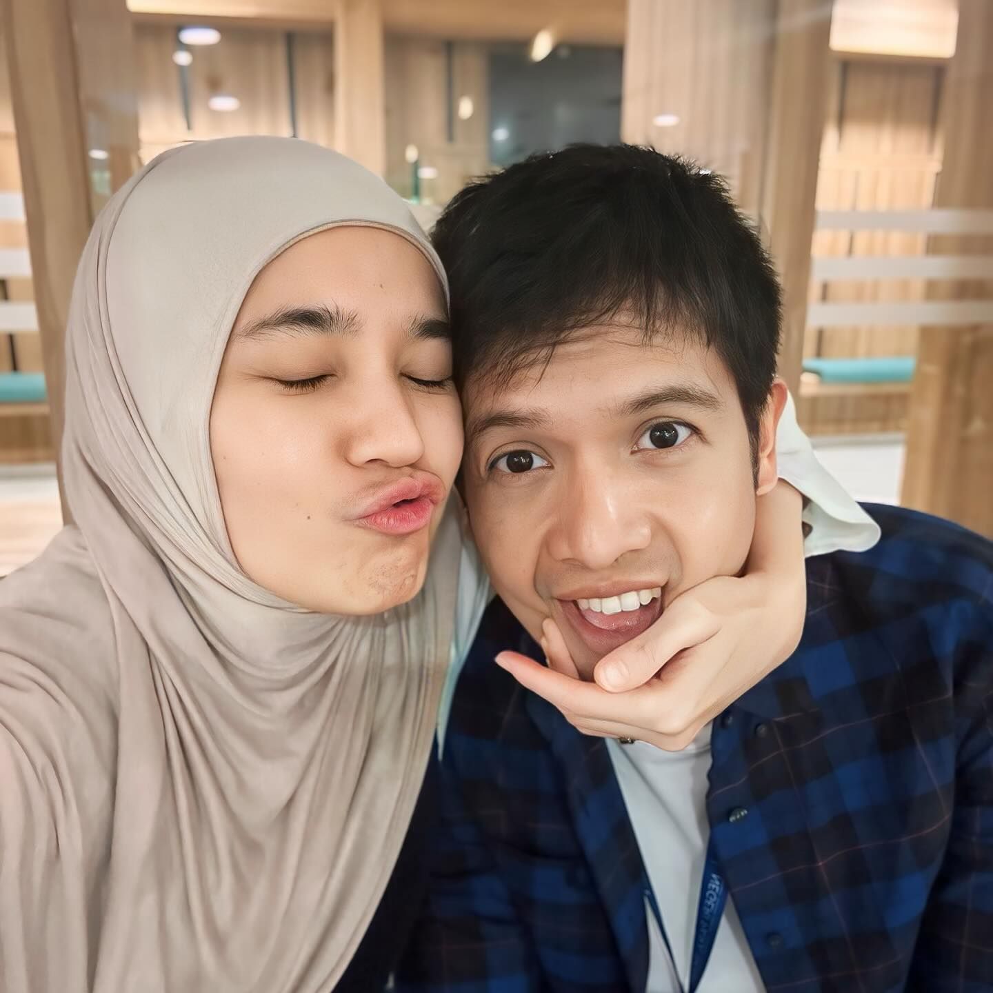 7 Potret Pernikahan Dimas Seto & Dhini Aminarti yang Harmonis Selama 15 Tahun