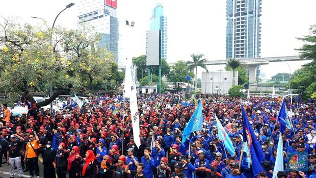 Kantor Kemnaker Tiba-Tiba Digeruduk Ratusan Buruh, Ada Apa?