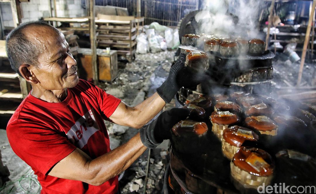 Menangguk Hoki dari Kue Keranjang