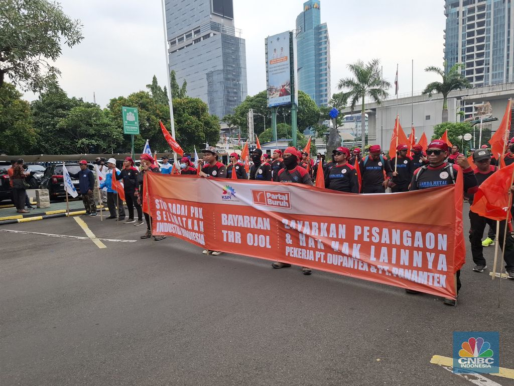 Massa Buruh Demo Kemnaker, Teriak Soal PHK Sritex-Cabut Permendag No 8