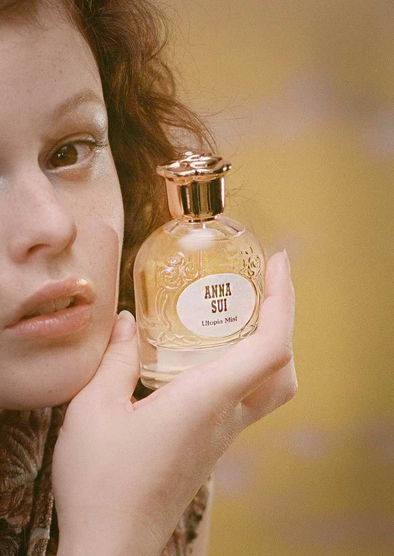 Rayakan Ulang Tahun Ke 25 Anna Sui Fragrance Luncurkan Parfum Aroma Floral