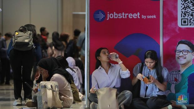 Nasib Korban PHK, Umur 50 Masih Antre Cari Kerja di Job Fair