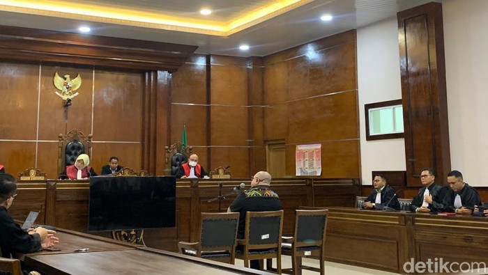 Razman Dituntut 2 Tahun Penjara Atas Kasus Pencemaran Nama Baik Hotman