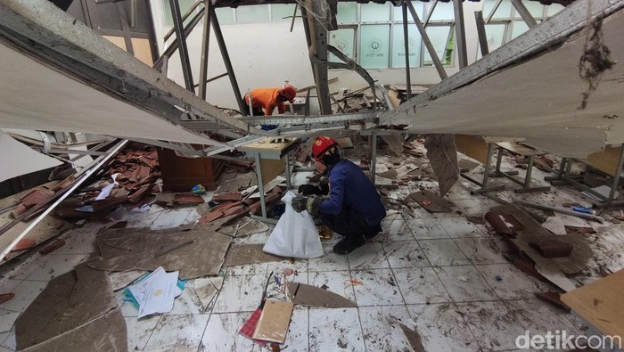Gedung SMKN 1 Cileungsi Ambruk, 26 Siswa Terluka