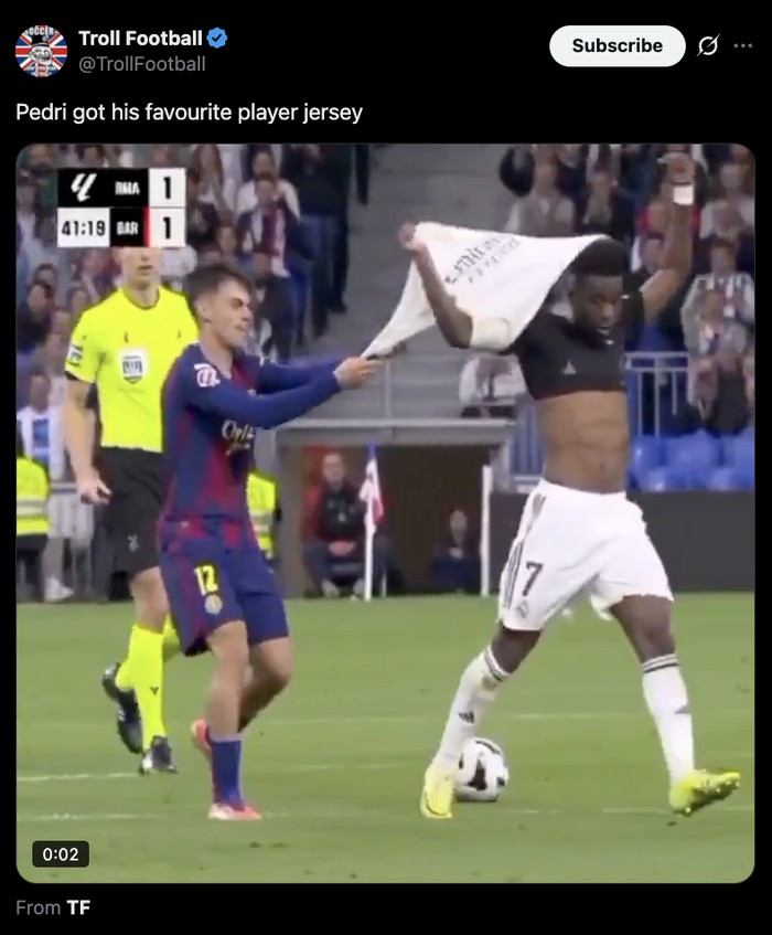 Meme-meme Kocak El Clasico: Aksi Pedri yang Minati Jersey Vini