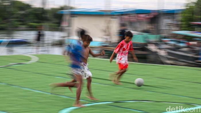 Lapangan Apung di Muara Angke Jadi Ruang Bermain Anak Pesisir