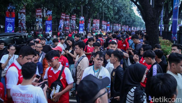 Lautan Merah di Indonesia Arena, Suporter Timnas Futsal Siap Kawal ...