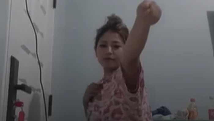 Viral Wanita Diduga di Sidrap Pamer Payudara saat Live TikTok, Polisi Usut