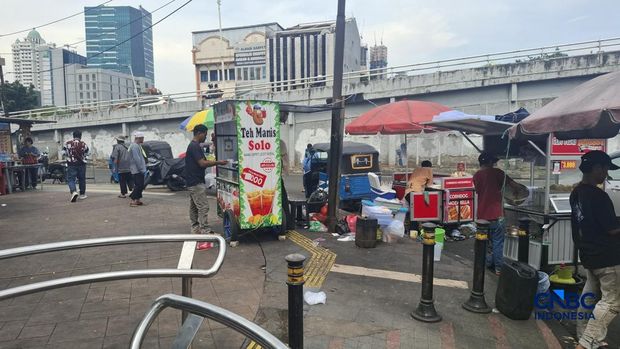 Pedagang Es Doger Sampai Roti Kompak Naikkan Harga Efek Plastik Mahal