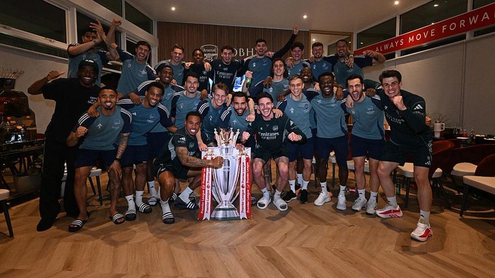 Siluet Trofi EPL di Markas Arsenal Akhirnya Menyala