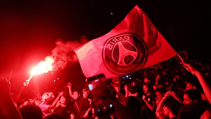 Menara Eiffel Bersinar Biru-Merah, Paris Rayakan Gelar Liga Champions PSG
