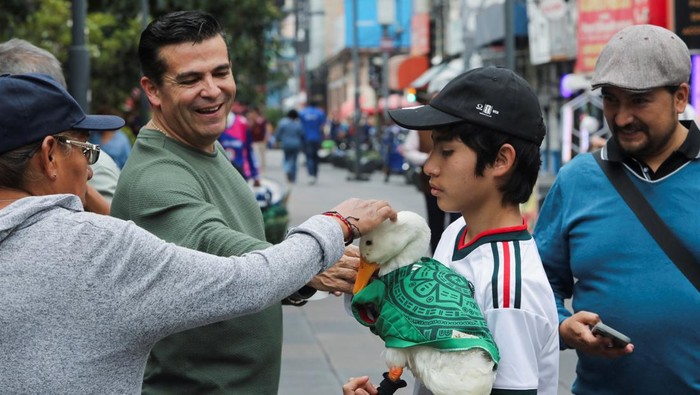 Bak Maskot Piala Dunia, Bebek El Tri Ini Jadi Idola Baru Warga Meksiko