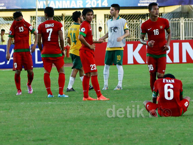 Kala Garuda Muda Tertunduk di Yangon