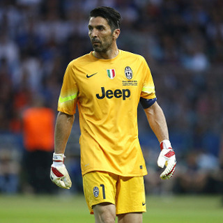 Cruyff: Buffon Pantas Jadi Kandidat Peraih Ballon d'Or 2015