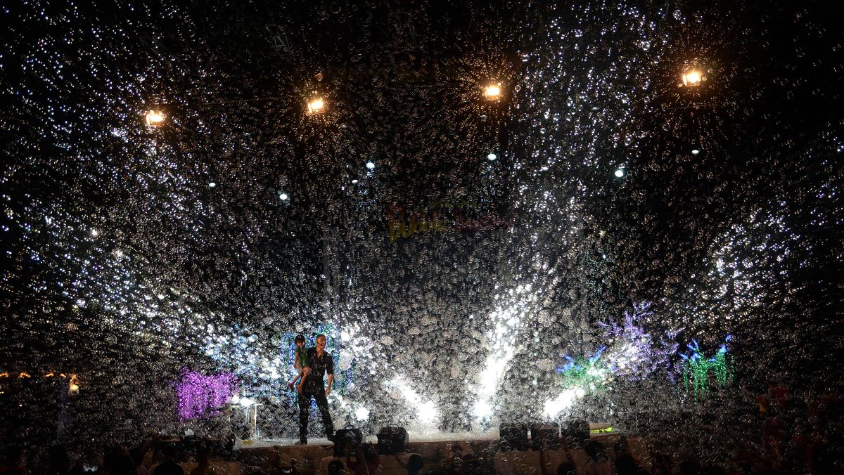 Meniup Gelembung dan Fisika