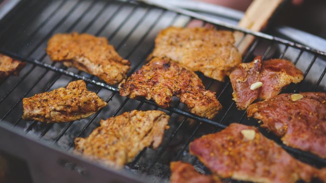 Cara Mudah Menyalakan Arang Untuk Pesta BBQ Tahun Baru