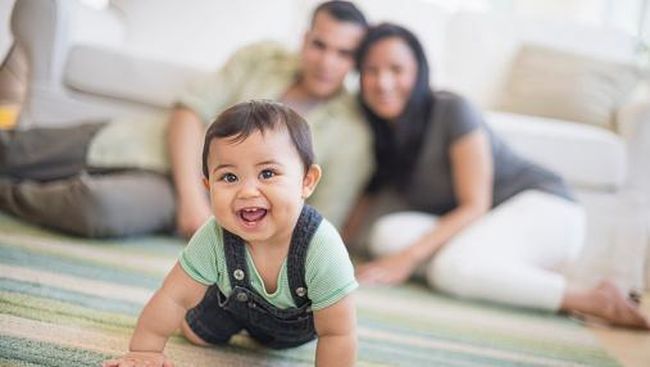 8 Fase Perkembangan Bayi Usia 6 Bulan dan Cara Stimulasinya, Simak Bun!