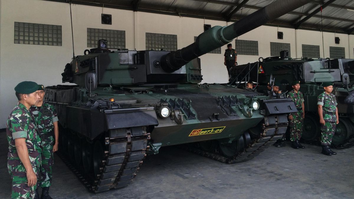 Puluhan Tank Leopard Pesanan TNI AD Tiba di Indonesia