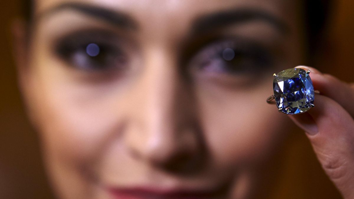 Berlian Biru Langka Rp594 Miliar Akan Dilelang