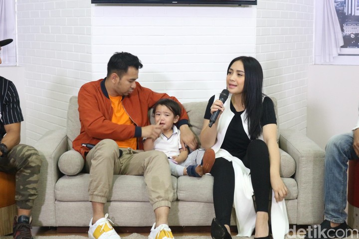 Foto: Rafathar Lebih Mirip Papa atau Mamanya Ya? - 9