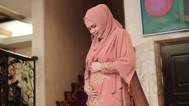 Hamil 5 Bulan, Baby Bump Siti Nurhaliza Sudah Mulai Kelihatan Nih - Foto 1