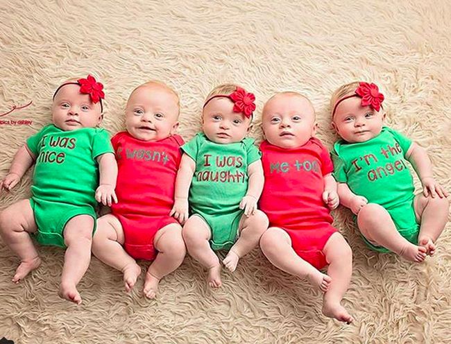 Gemas Banget Lihat Pose-Pose Bayi Kembar 5 Ini - Foto 6