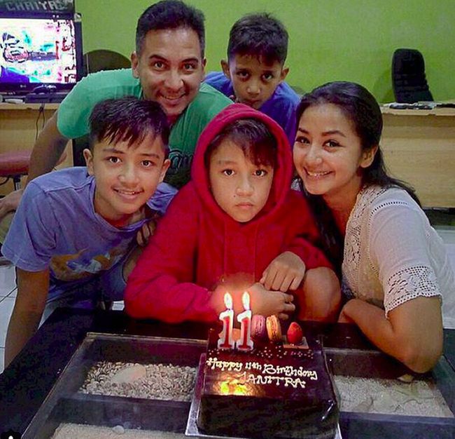 Gantengnya 3 Buah Hati Amara dan Frans Lingua - Foto 1