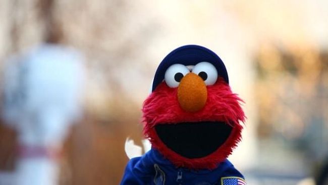 Balita Tertarik pada Elmo? Bisa Jadi Ini Alasannya