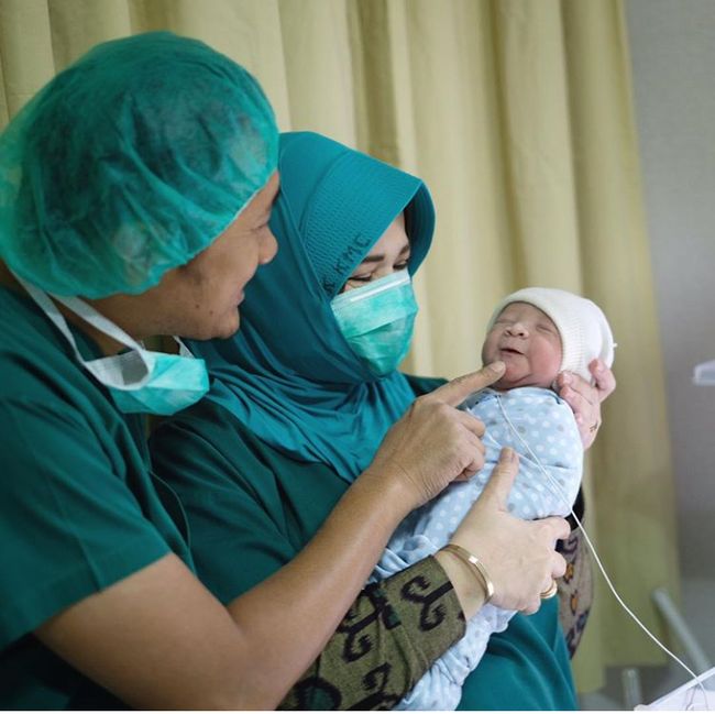 Tentang Sunat Saat Bayi Seperti Anak Zaskia Mecca