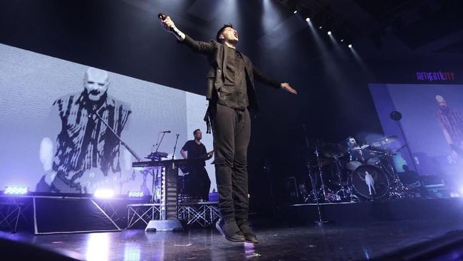 Lirik Lagu Rain - The Script