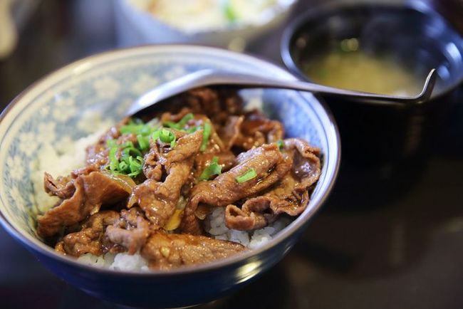 7 Resep Rice Bowl: Sosis, Chicken Katsu, Telur, Ayam Geprek, Beef Teriyaki