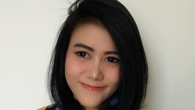 Sosok Sandhyca Putrie Ajudan Cantik Kesayangan Iriana Jokowi