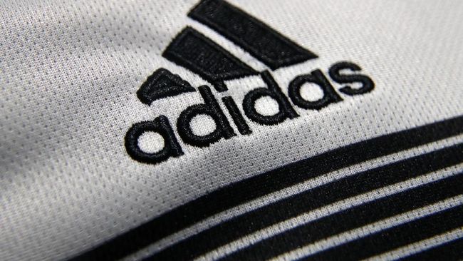 Kanye West Dukung Adolf Hitler, Adidas Rugi Rp 1,2 T