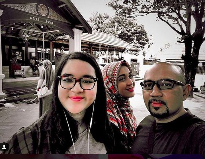 Jarang Muncul di TV, Begini Kabar Devi Permatasari dan Keluarga - 2