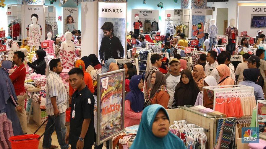 CT Naik Roller Coaster Saat Buka Transmart ke-111 di Bogor