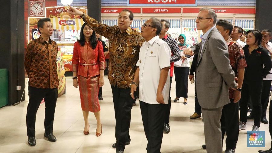 CT Naik Roller Coaster Saat Buka Transmart ke-111 di Bogor