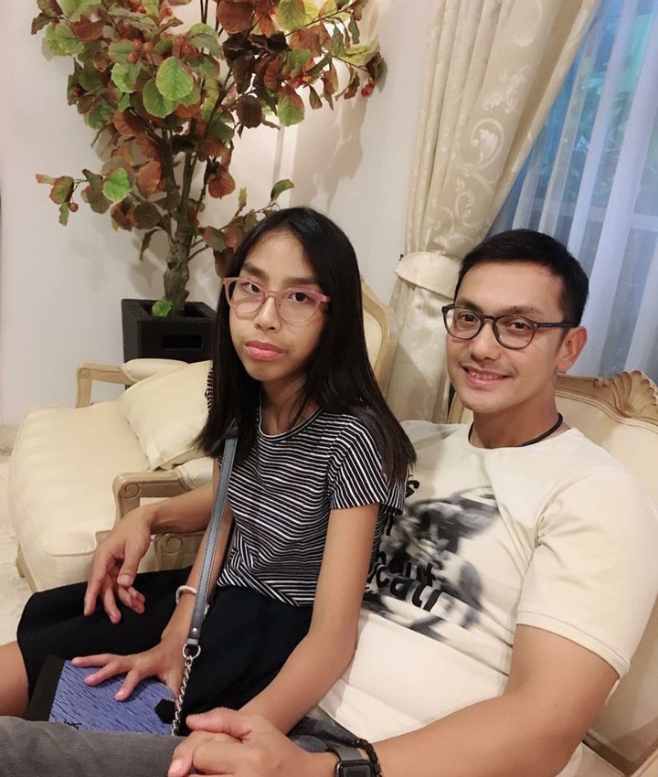 Potret Harmonis Keluarga Pemain Sinetron Gunawan - 4