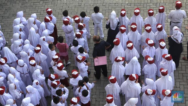 Tok! MK Tetapkan Pemerintah Wajib Gratiskan Biaya SD-SMP Swasta