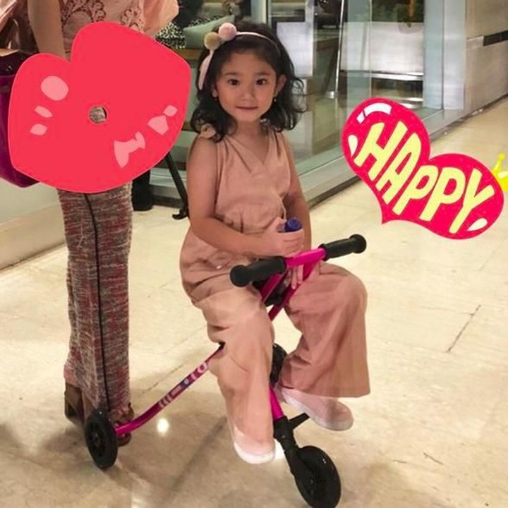 Bilqis, Anak Ayu Ting Ting yang Semakin Menggemaskan - Foto 1 Bilqis, Anak Ayu Ting Ting yang Semakin Menggemaskan - Foto 1