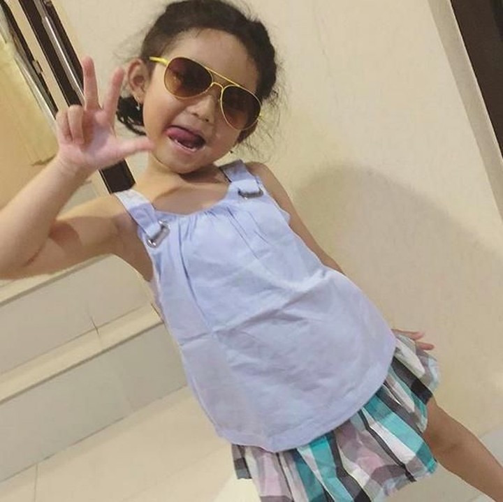 Bilqis, Anak Ayu Ting Ting yang Semakin Menggemaskan - Foto 1 Bilqis, Anak Ayu Ting Ting yang Semakin Menggemaskan - Foto 1