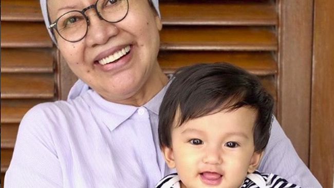 Kedekatan Ratna Sarumpaet dengan Cucu-cucunya - Foto 1
