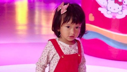 7 Potret Salma Anak Atiqah Hasiholan dan Rio Dewanto, Jadi Balerina ...